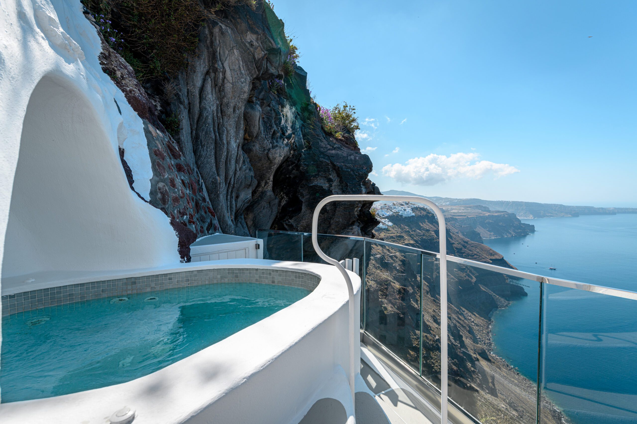 The Cliff Suite - Iconic Santorini